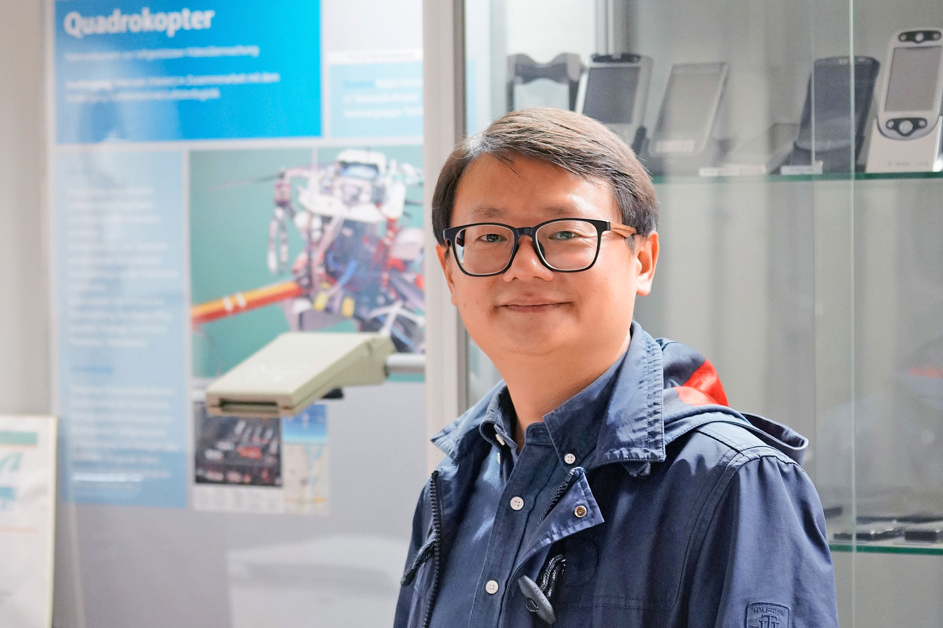 Behind THe Scenes: Hinter den Hörsaal-Kulissen. Prof. Xiang Liu im ...