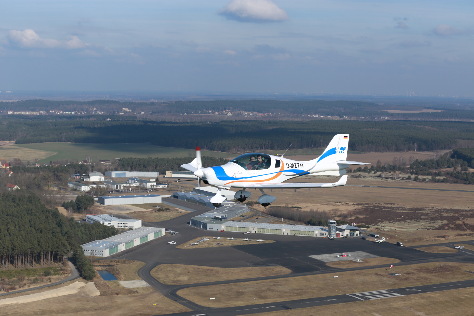 JULIA - Die Vielfalt der fachlichen Kompetenzen ist in sechs ...