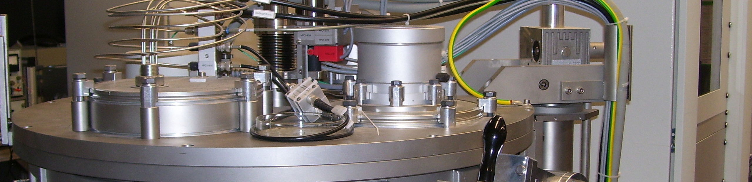 Sputteranlage "Von Ardenne LS 730 ES" - Die Vielfalt der fachlichen Kompetenzen ist in sechs ...